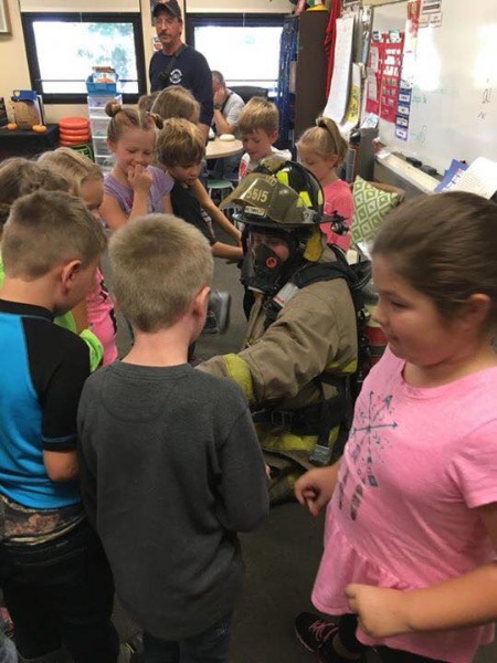 WCUSD1 - Waltonville Fire Department Visits School